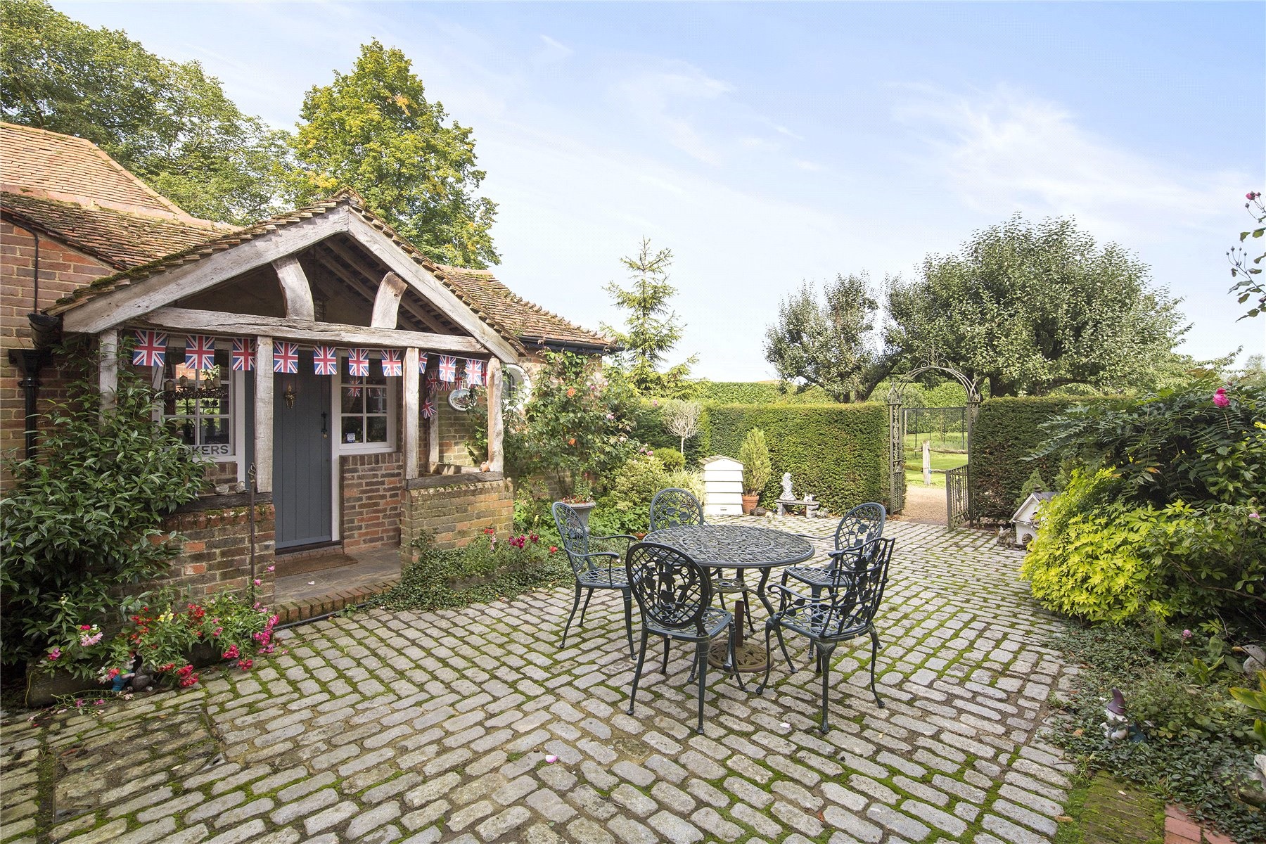 Locations Hub - Surrey Farmhouse