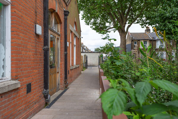 Locations Hub - Lea Bridge Library - Exteriors
