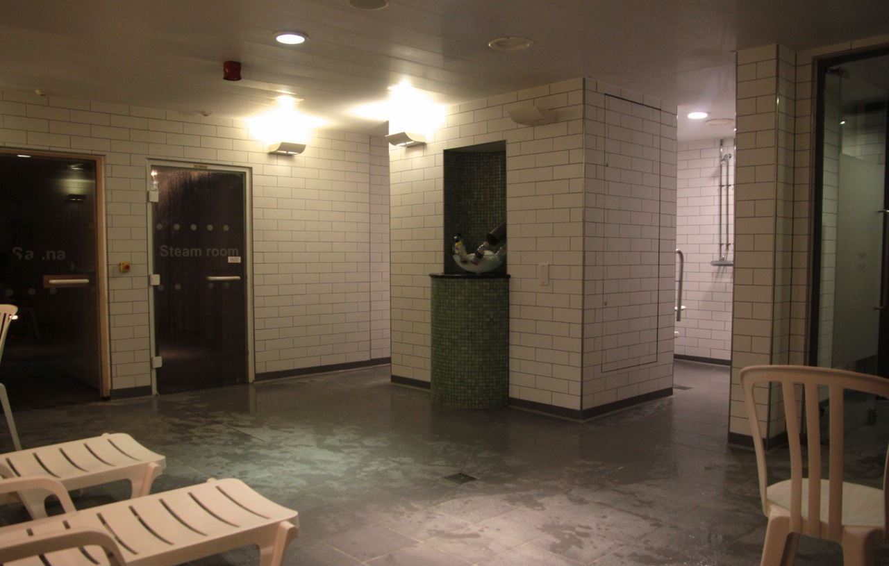 Locations Hub - Hanworth Air Park Leisure Centre