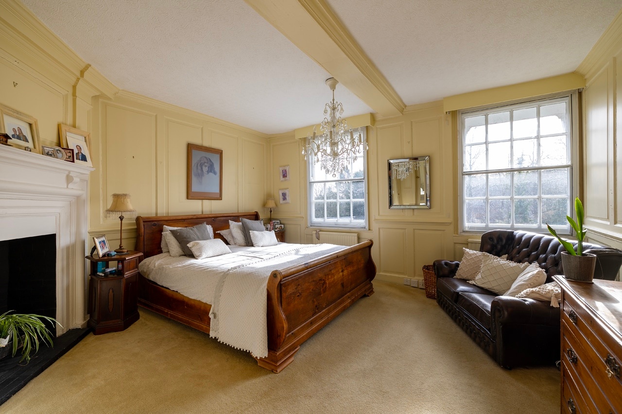 Locations Hub - Buckinghamshire Family Georgian Home