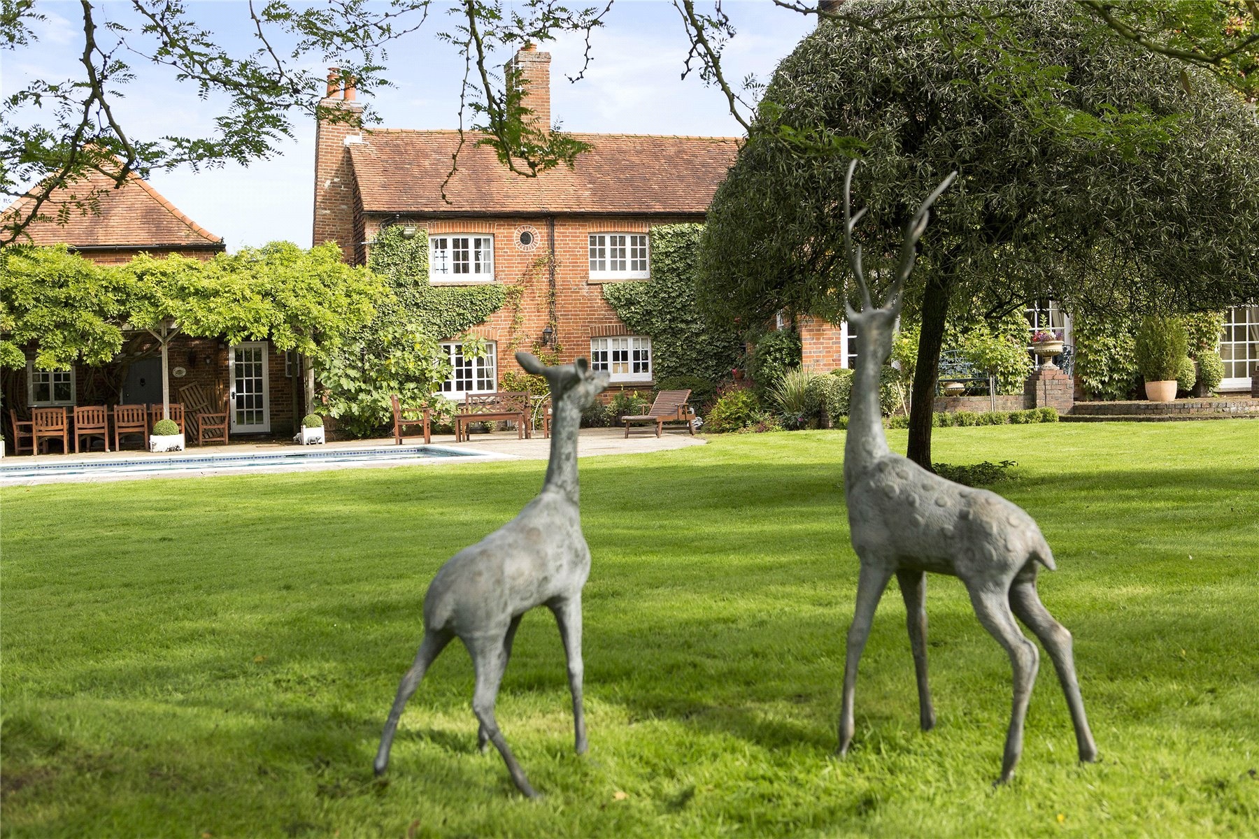 Locations Hub - Surrey Farmhouse