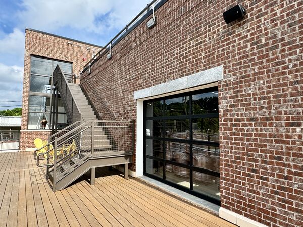 Locations Hub - Third Rail Distillery