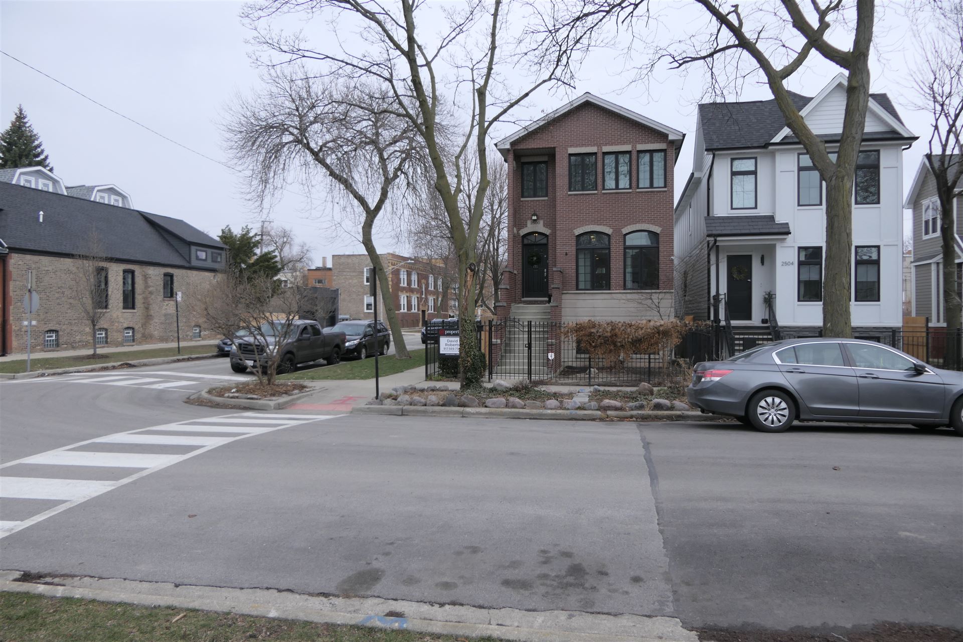 Locations Hub - 913 Corner Dilapidated House