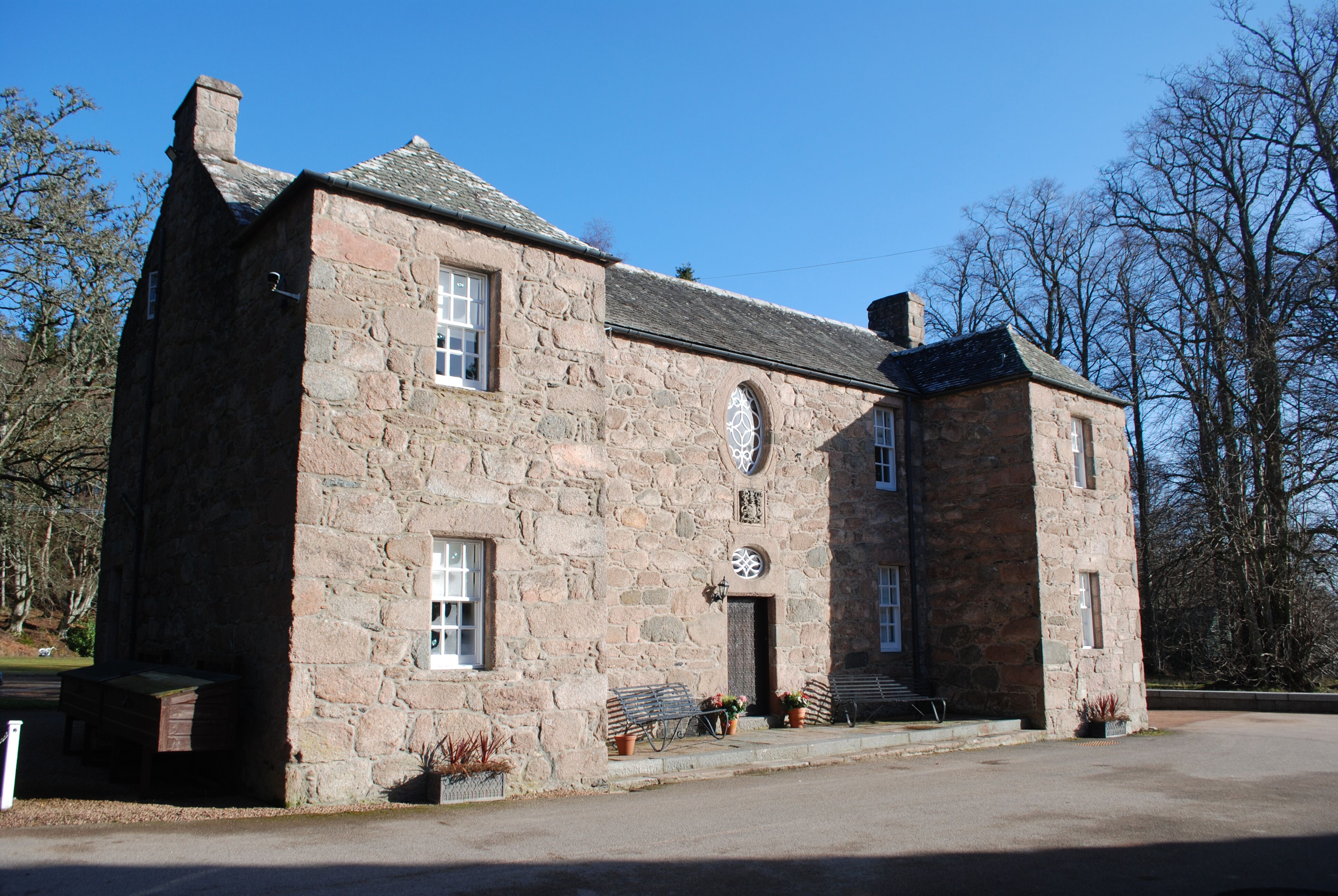 Locations Hub - RAEMOIR HOUSE, SCOTLAND
