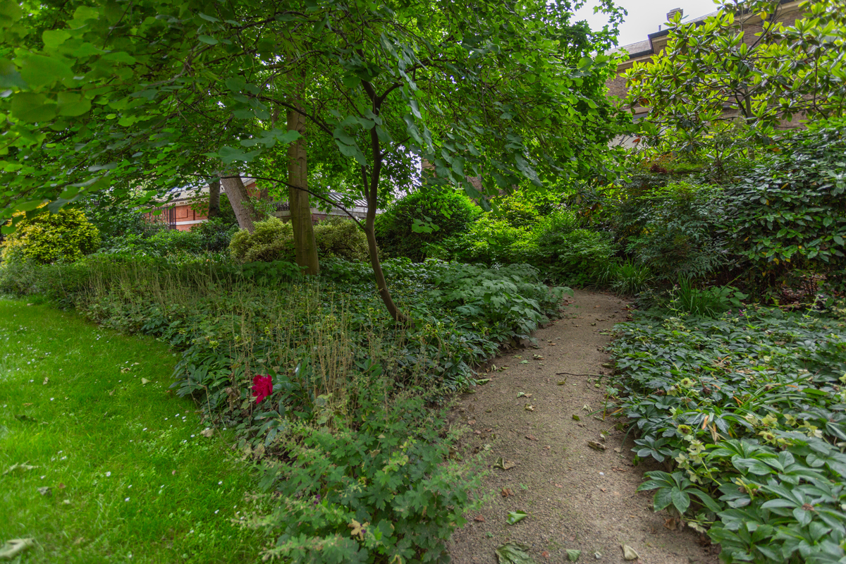 Locations Hub - Stirling Square Gardden