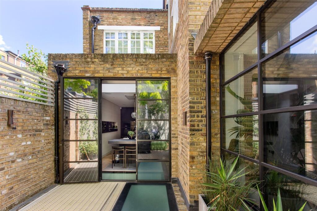Locations Hub - Chelsea Modern House