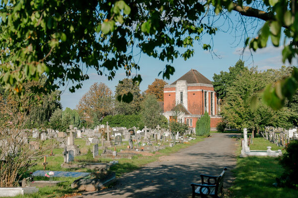 Locations Hub - Chiswick Cemetery
