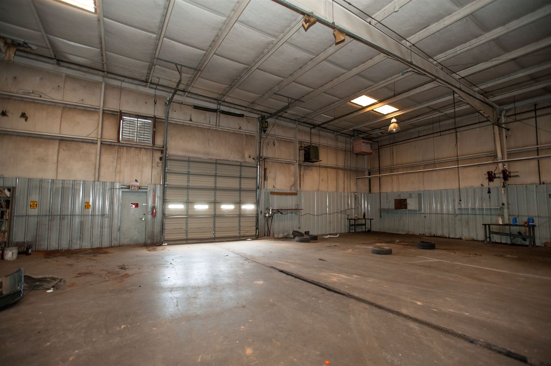 Locations Hub - Empty Car Dealership