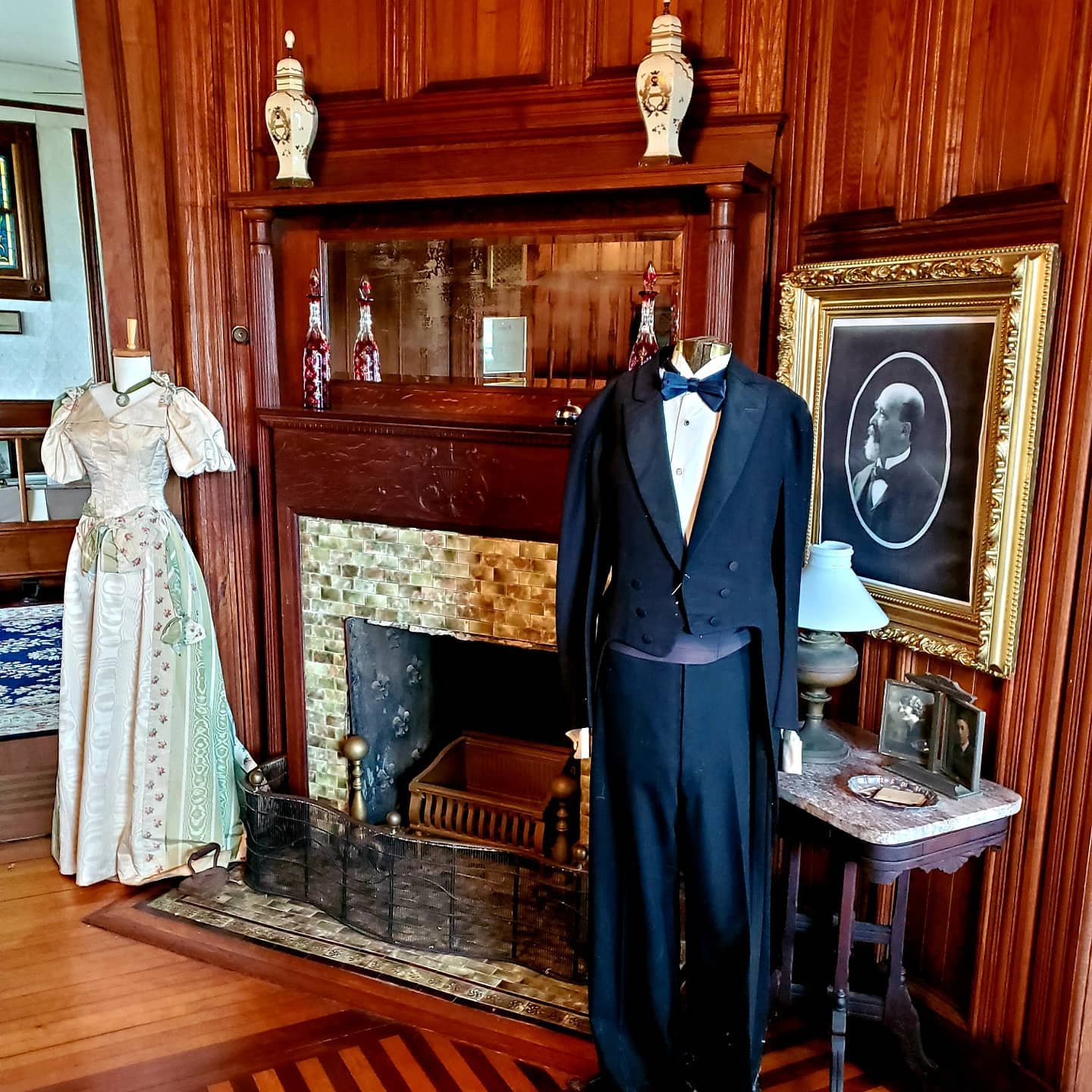Locations Hub - Strauss Mansion Museum