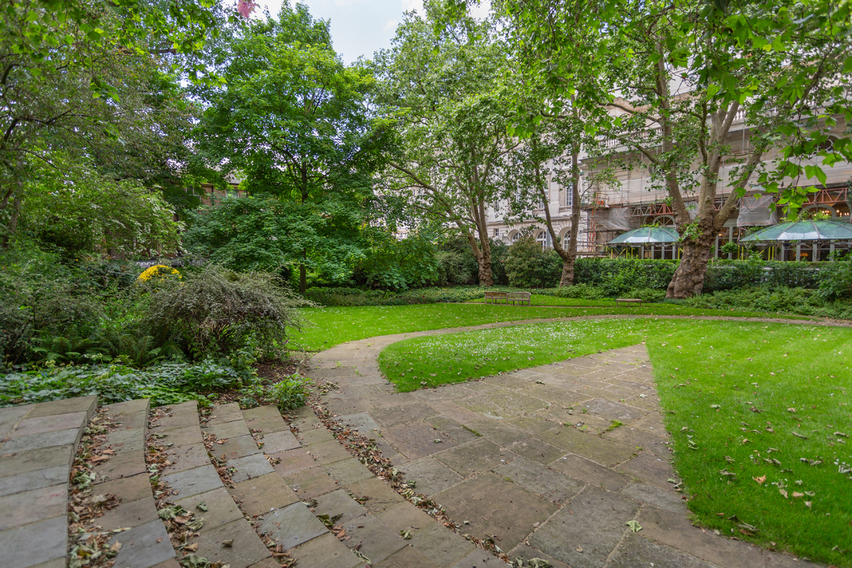 Locations Hub - Stirling Square Gardden