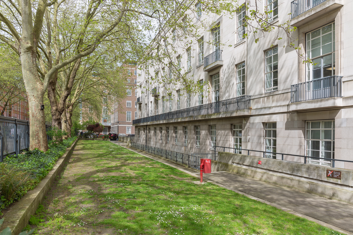 Locations Hub - Senate House - Courtyard