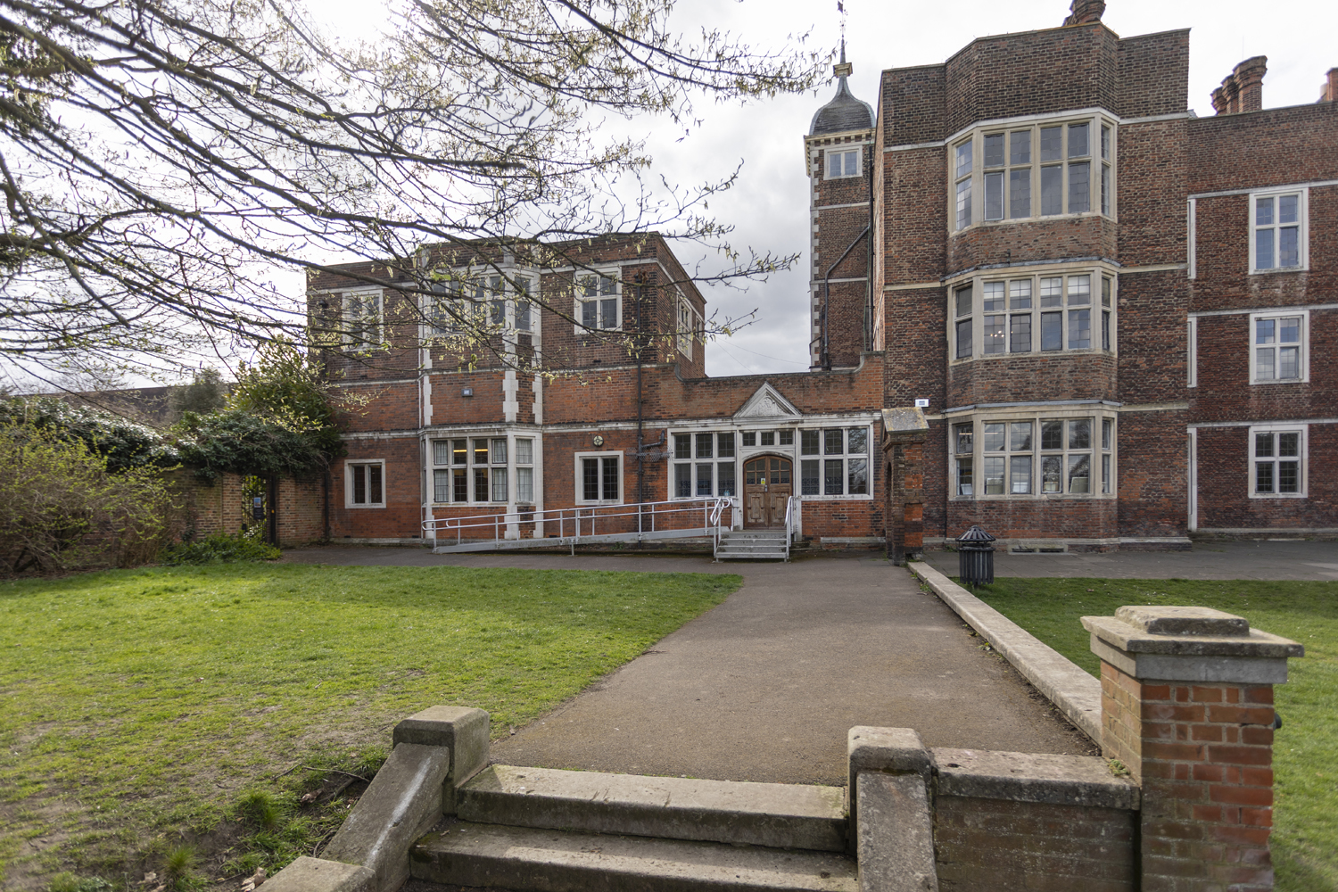 Locations Hub - Charlton House - Exteriors