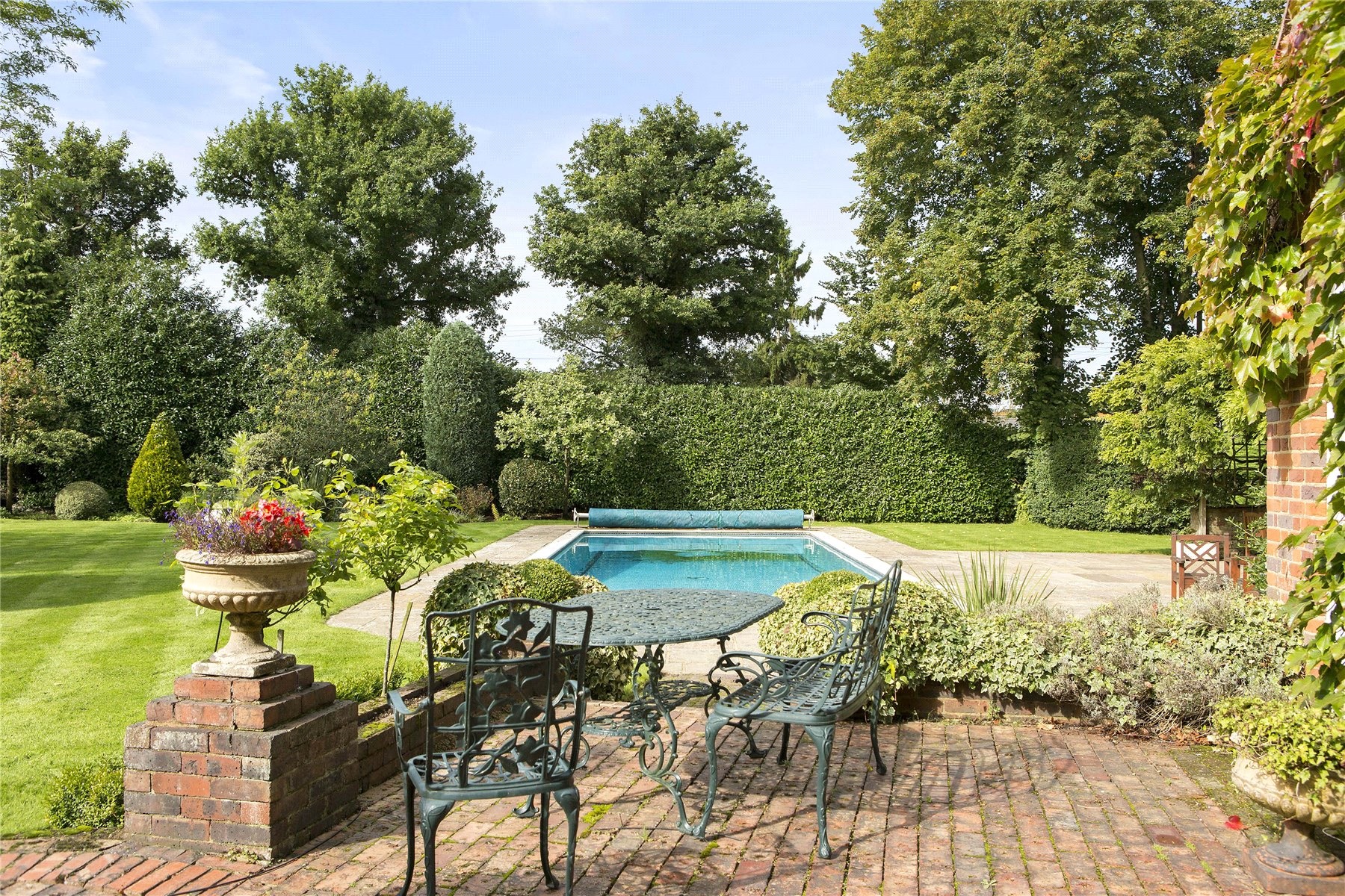 Locations Hub - Surrey Farmhouse