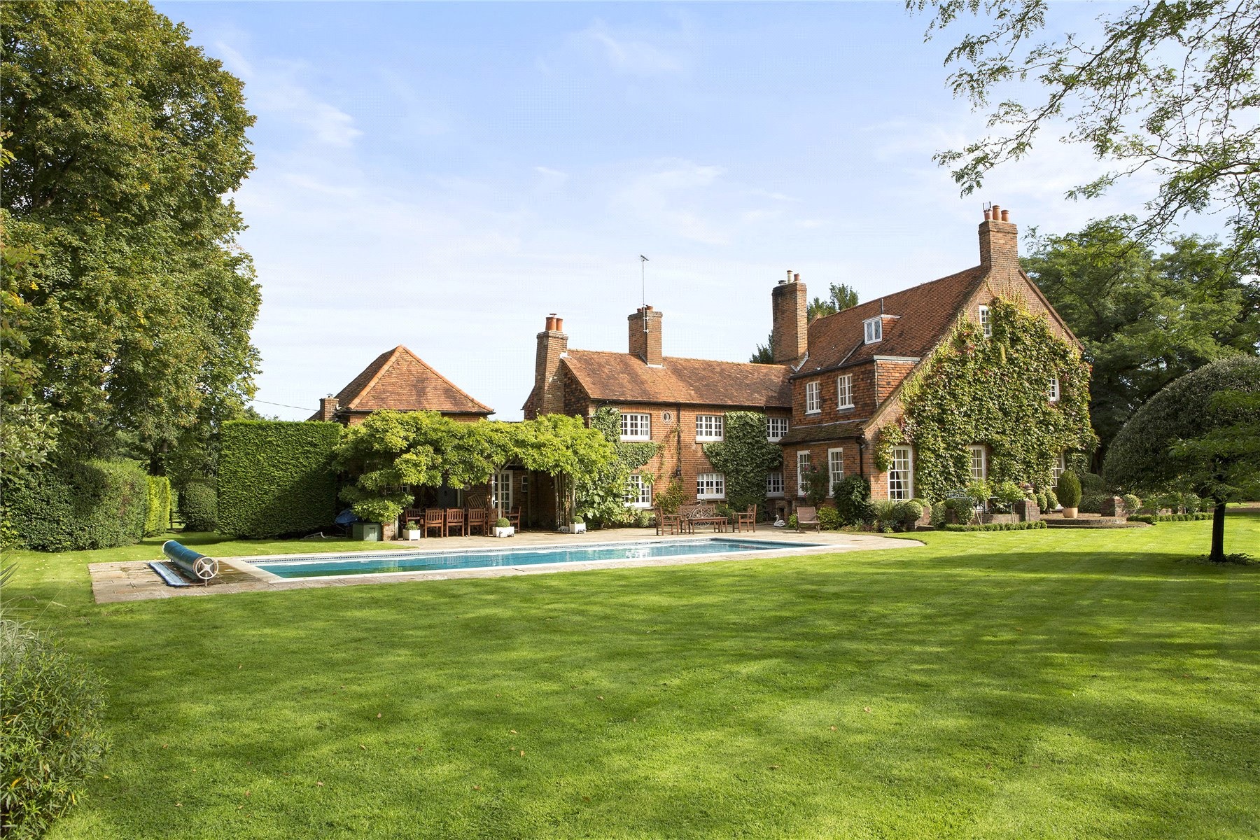 Locations Hub - Surrey Farmhouse
