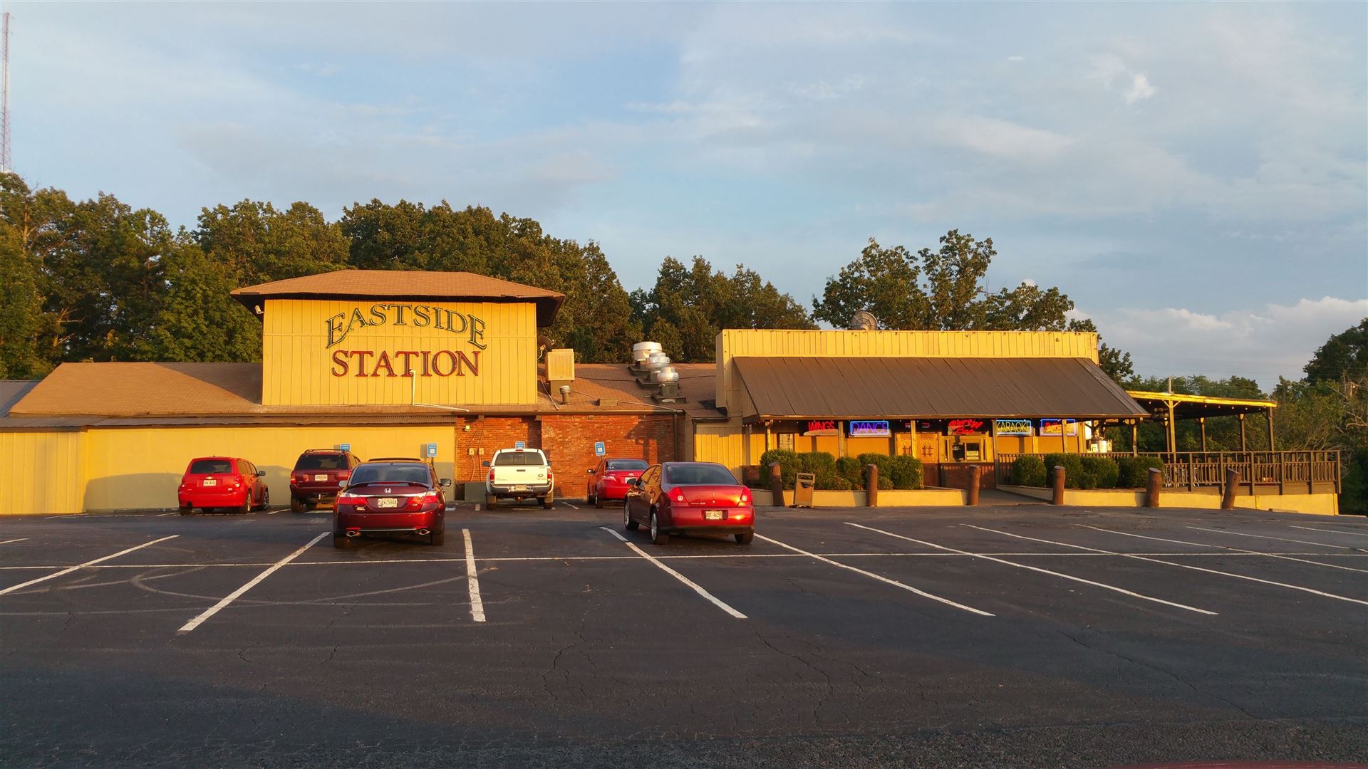 Locations Hub - Eastside Entertainment LLC dba Eastside Station