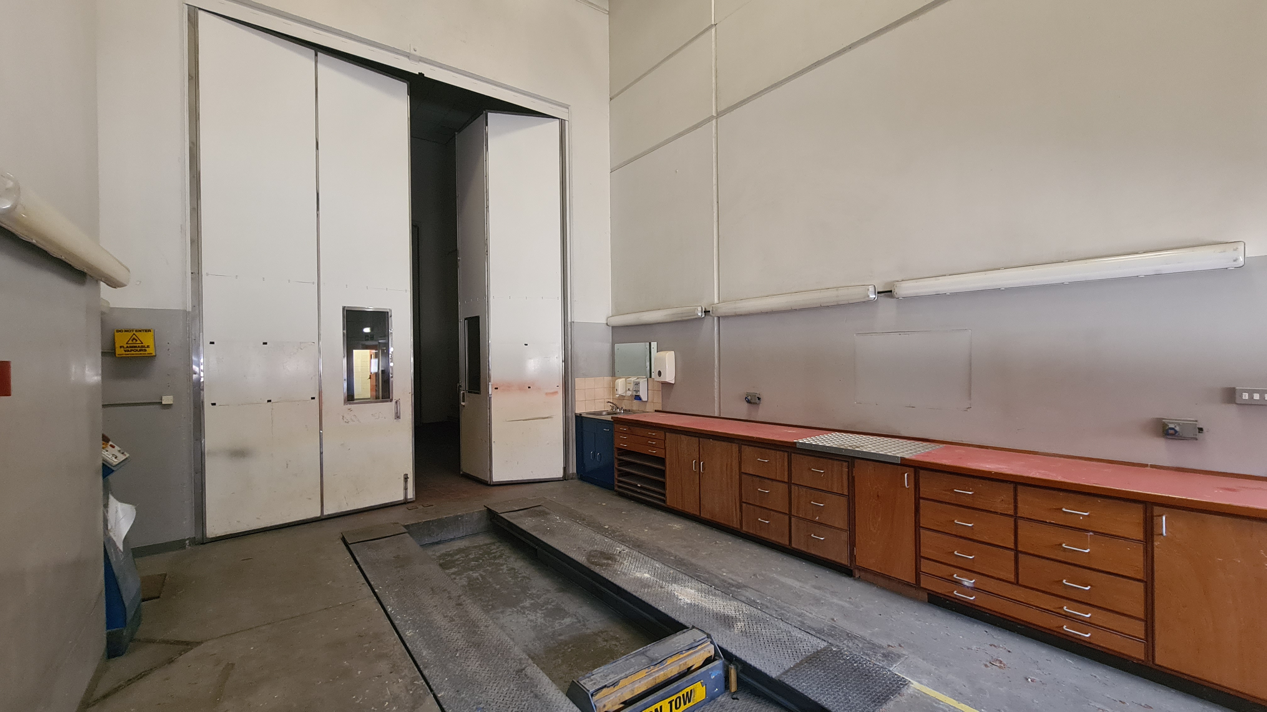 Locations Hub - Multi-Use Site: Set Build Spaces and Warehouses