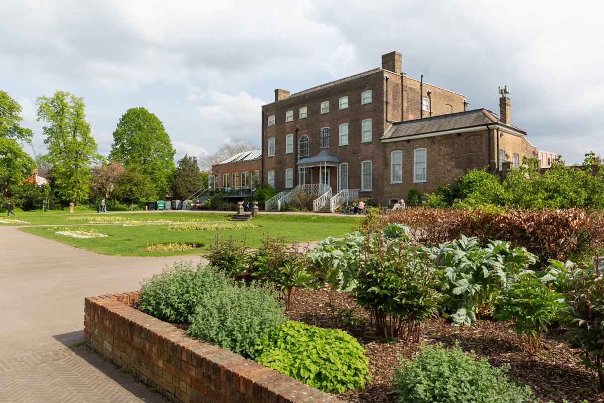 Locations Hub - Lloyd Park