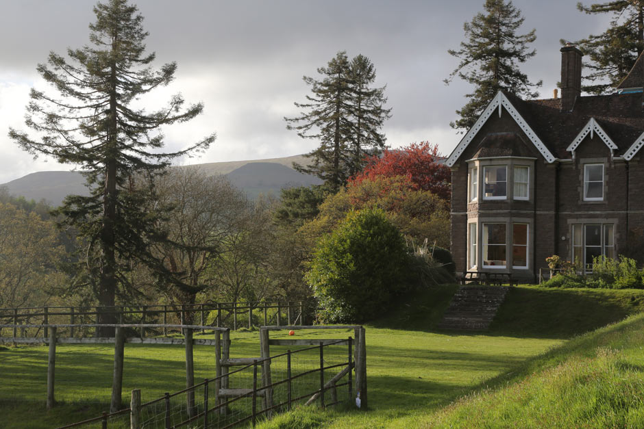 Locations Hub - Pendarren House - Exteriors & Grounds