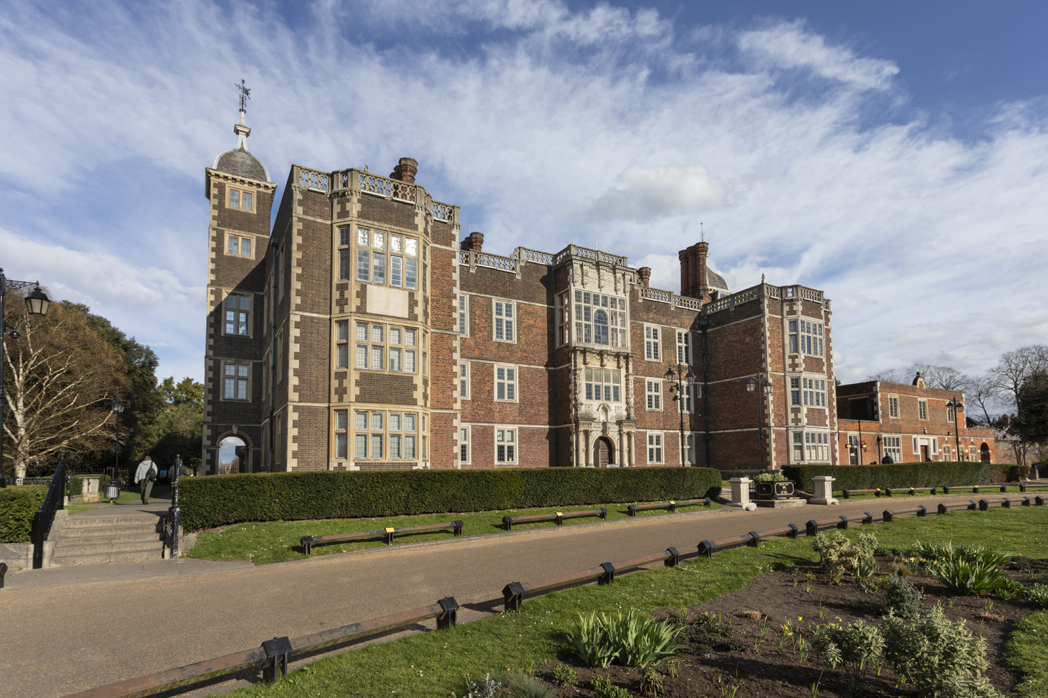 Locations Hub - Charlton House - Exteriors