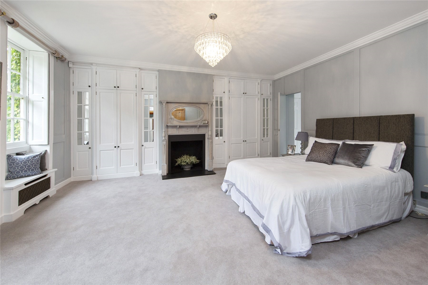 Locations Hub - Surrey Farmhouse