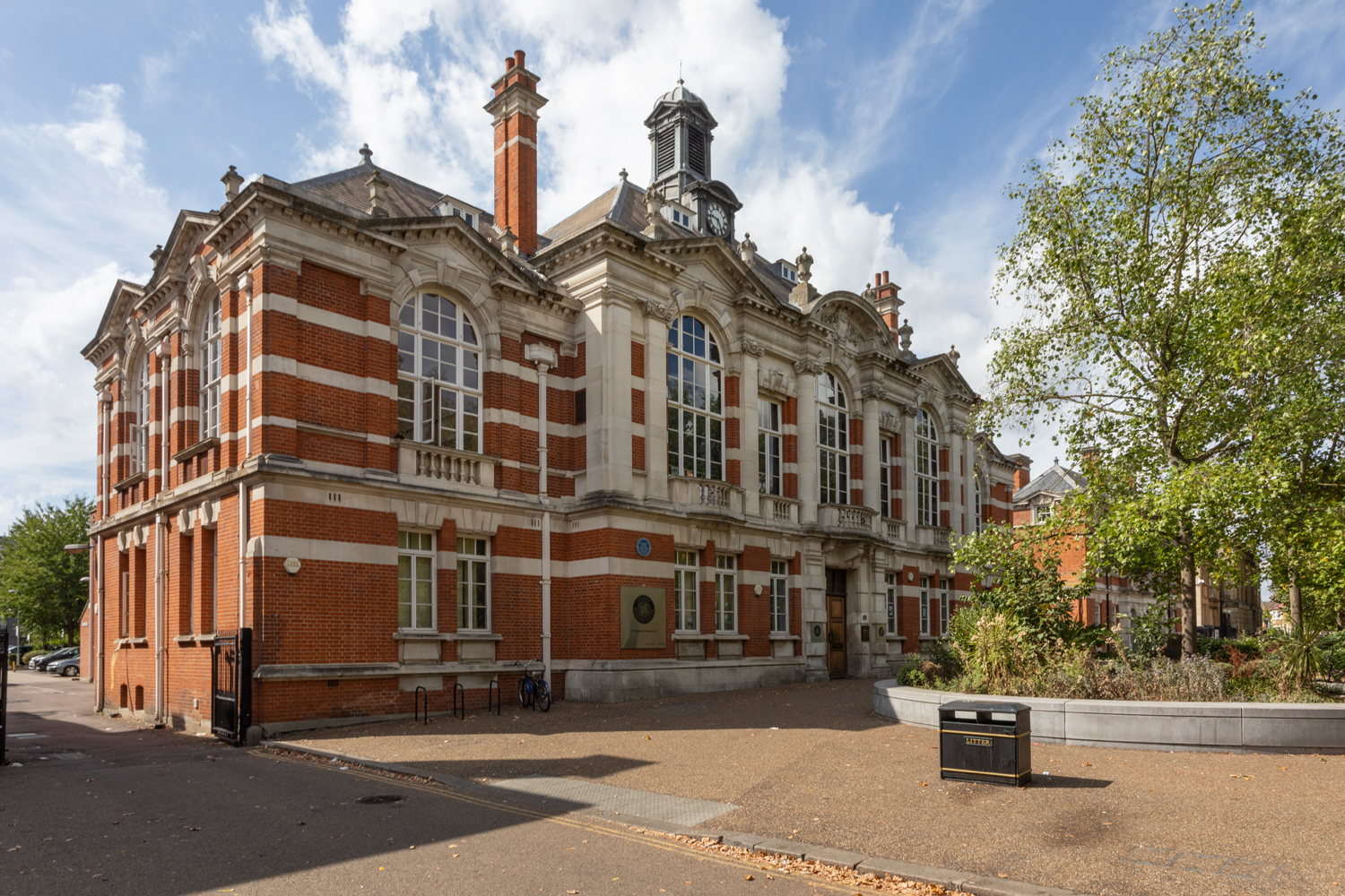 Locations Hub - Tottenham Town Hall - Exteriors