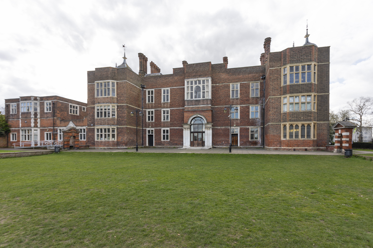Locations Hub - Charlton House - Exteriors