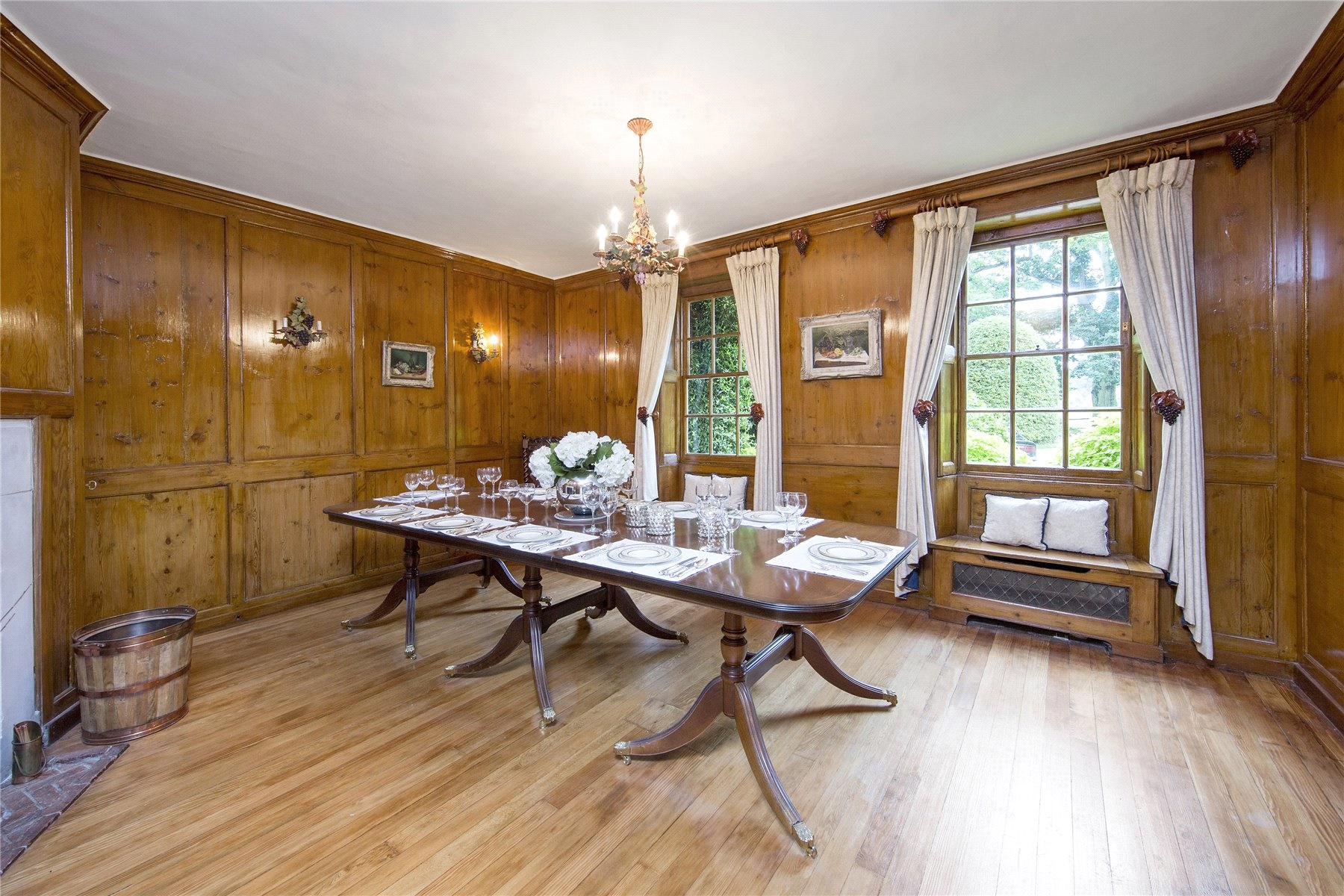 Locations Hub - Surrey Farmhouse